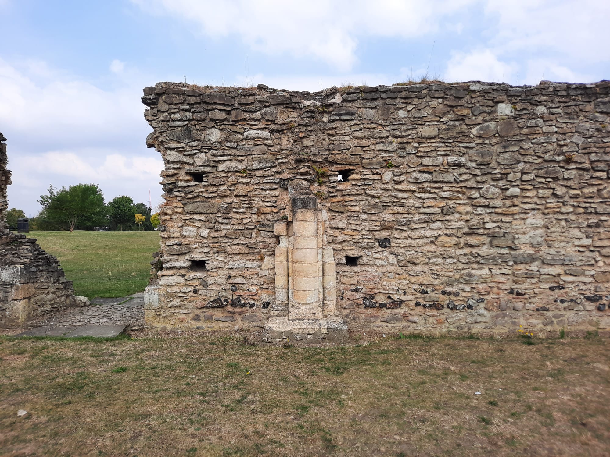 Lesnes Abbey, London – Salterton Arts Review