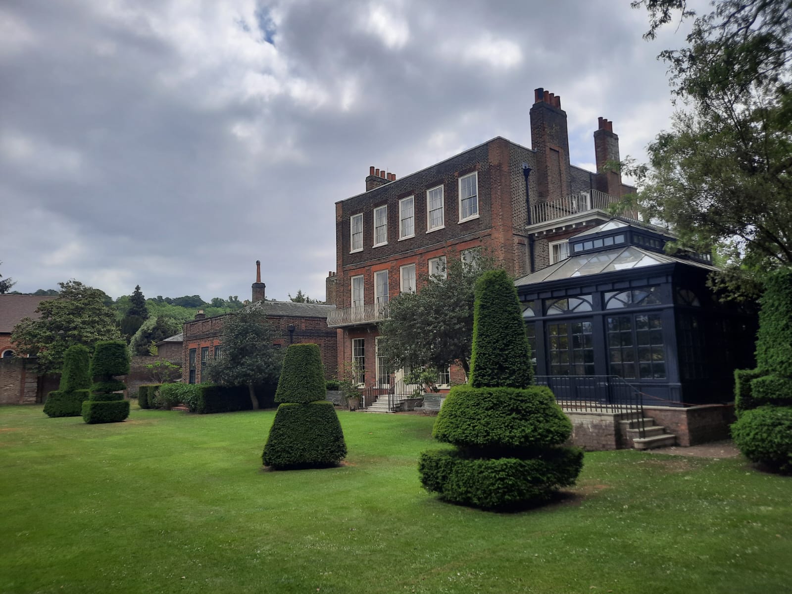 Petersham Through Its Gardens – Salterton Arts Review