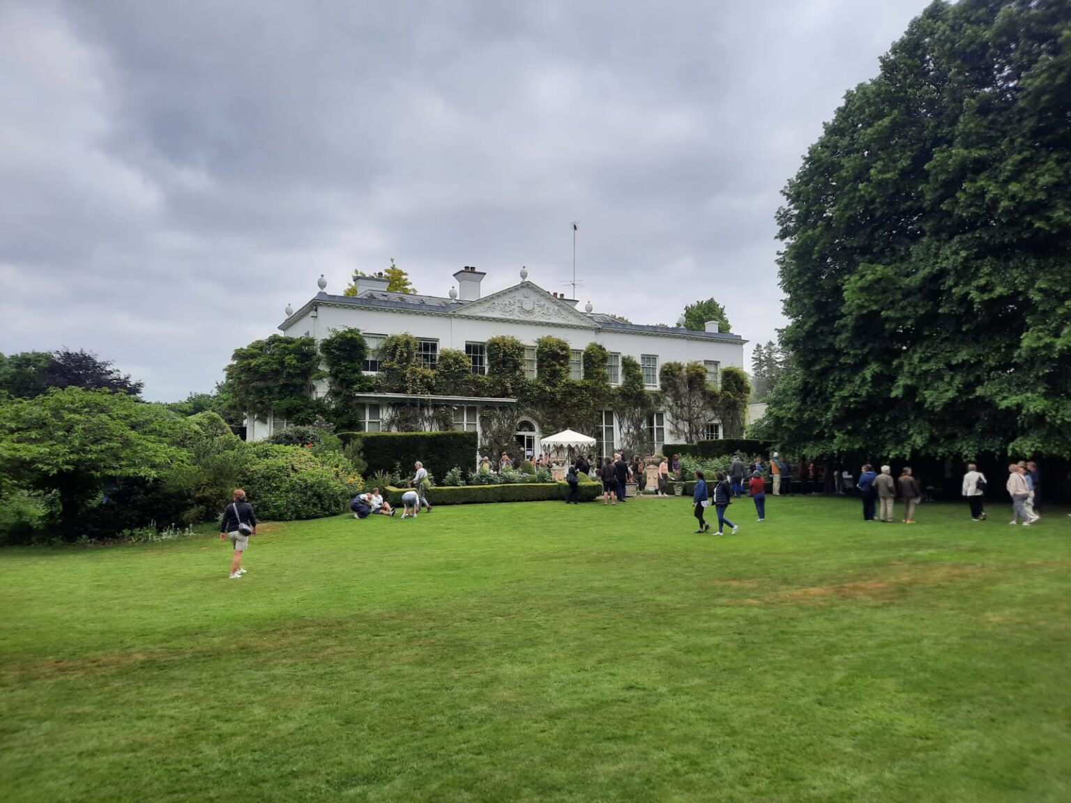 Petersham Through Its Gardens – Salterton Arts Review
